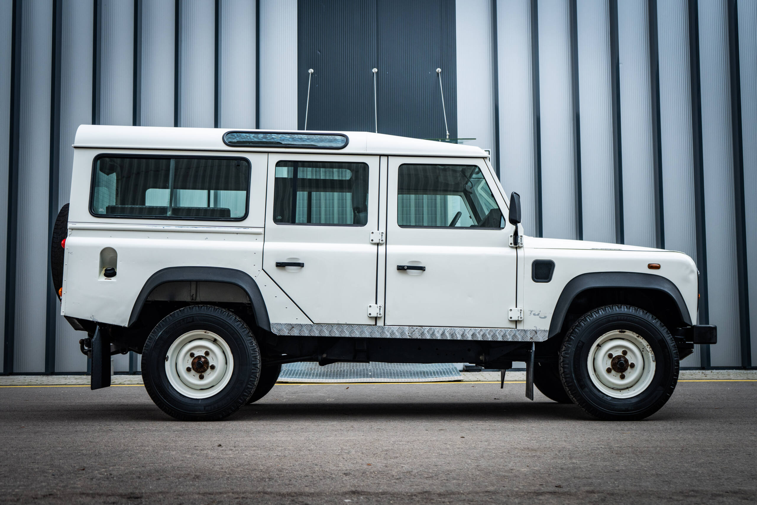 1999 Land Rover Defender 110 Station Wagon – SAMUEL LLOYD CO